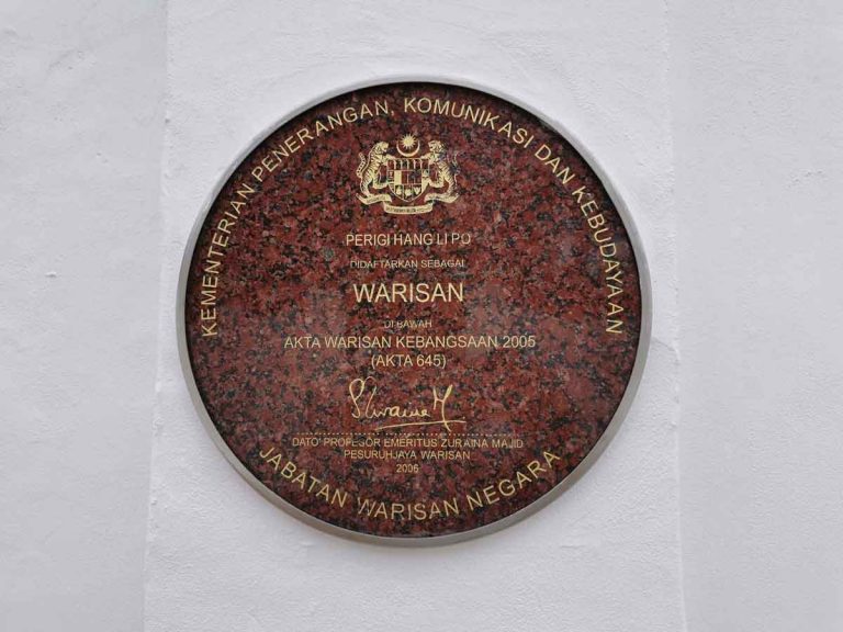 Poh San Teng Temple > Hang Li Po Well > Melaka Warrior Monument