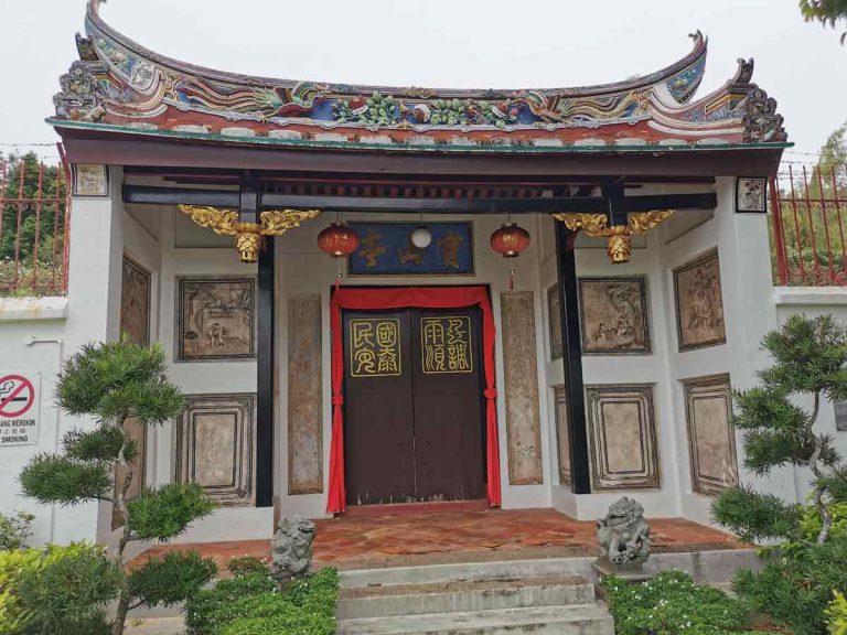 Poh San Teng Temple > Hang Li Po Well > Melaka Warrior Monument