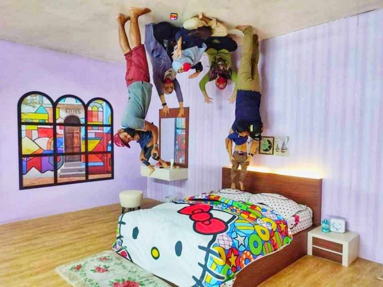 Upside Down House Melaka/ Rumah Terbalik Melaka